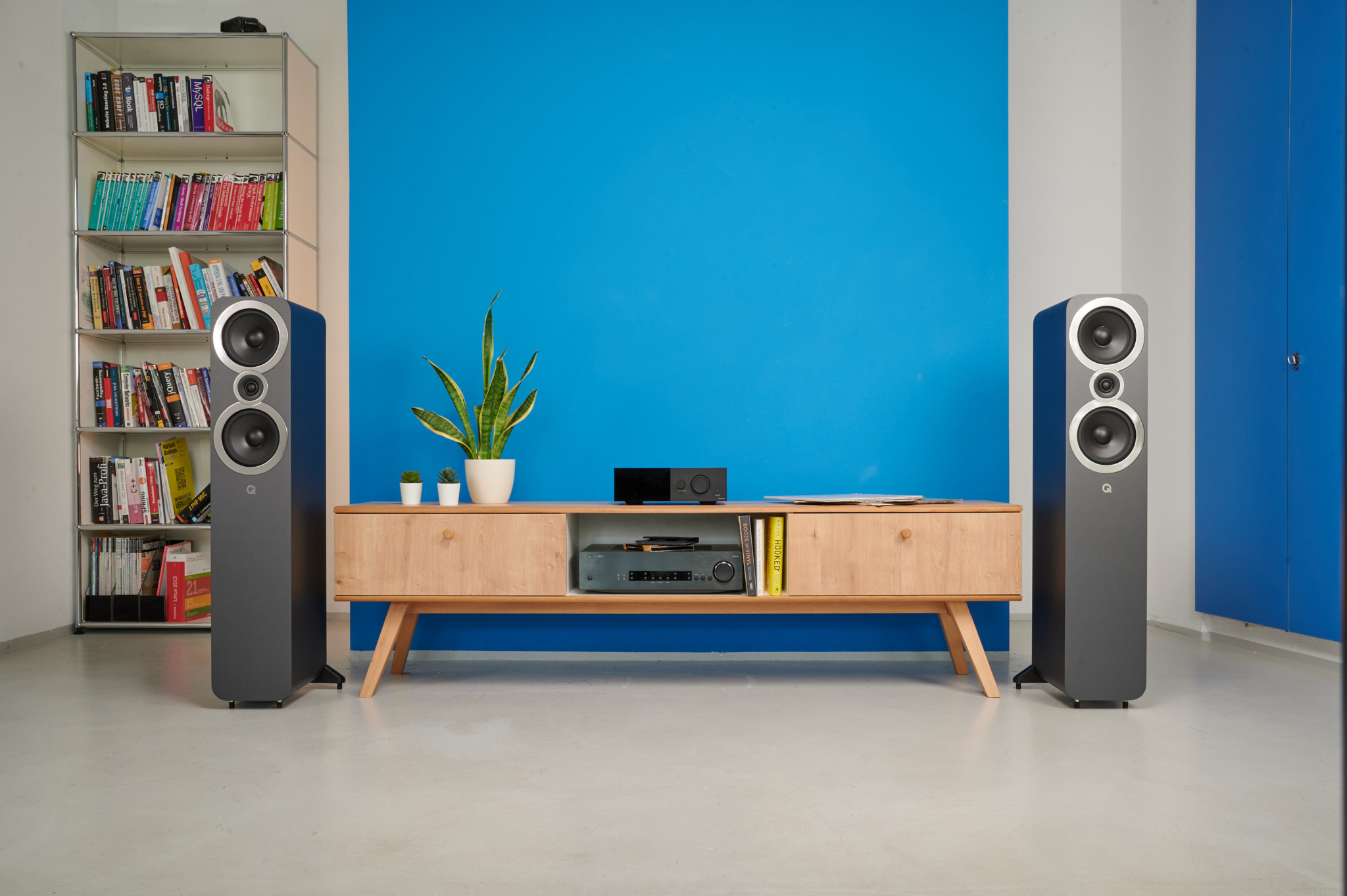 Q Acoustics 3050i im Test – So günstig geht HiFi - HIFI.DE