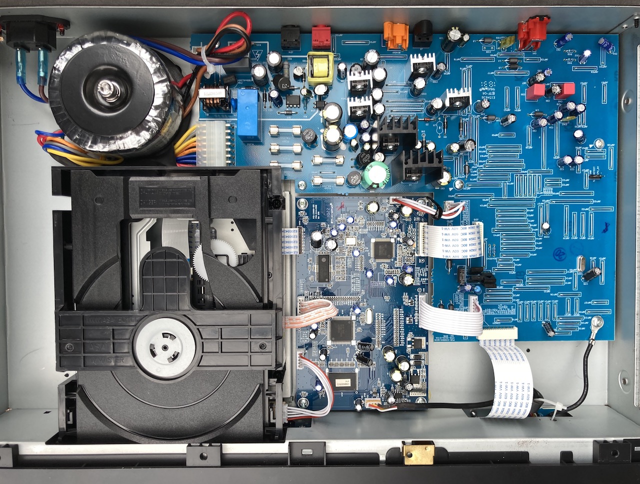 NAD C568 im Test: CD-Player mit dem gewissen Etwas - HIFI.DE