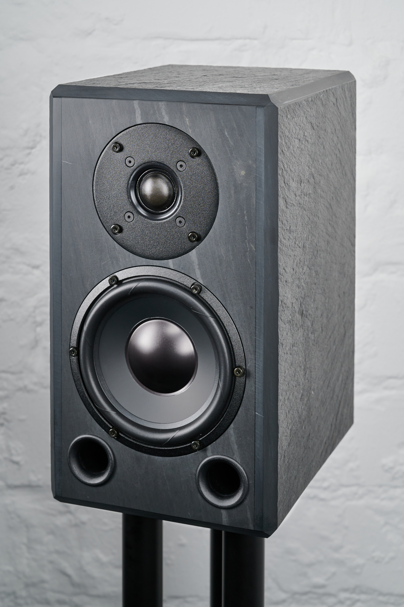 Fischer & Fischer SN 70 – HiFi-Regalbox aus Schiefer im Test - HIFI.DE