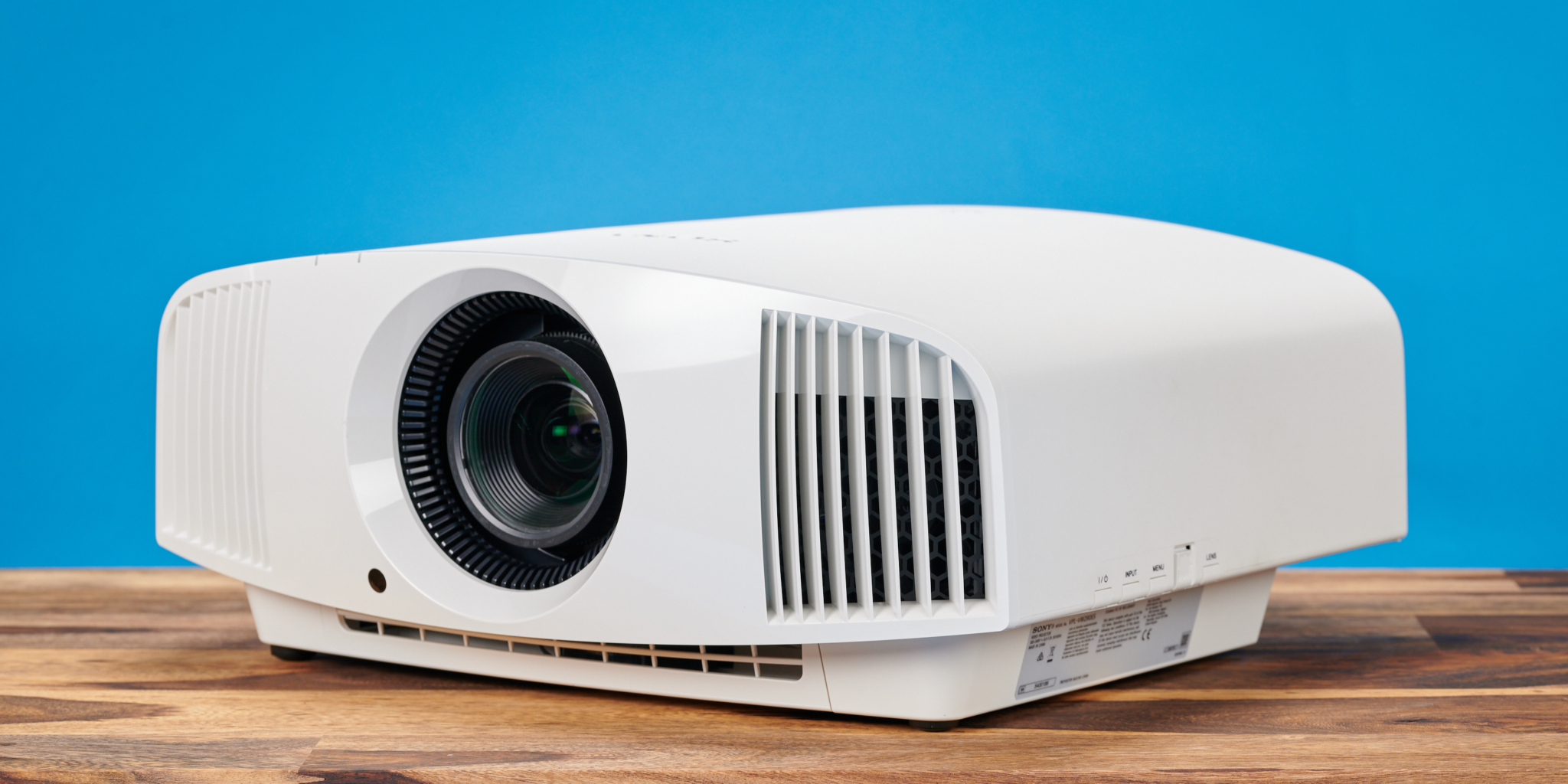 Sony VPL-VW290ES im Test: Der günstigste echte 4K-Beamer - HIFI.DE