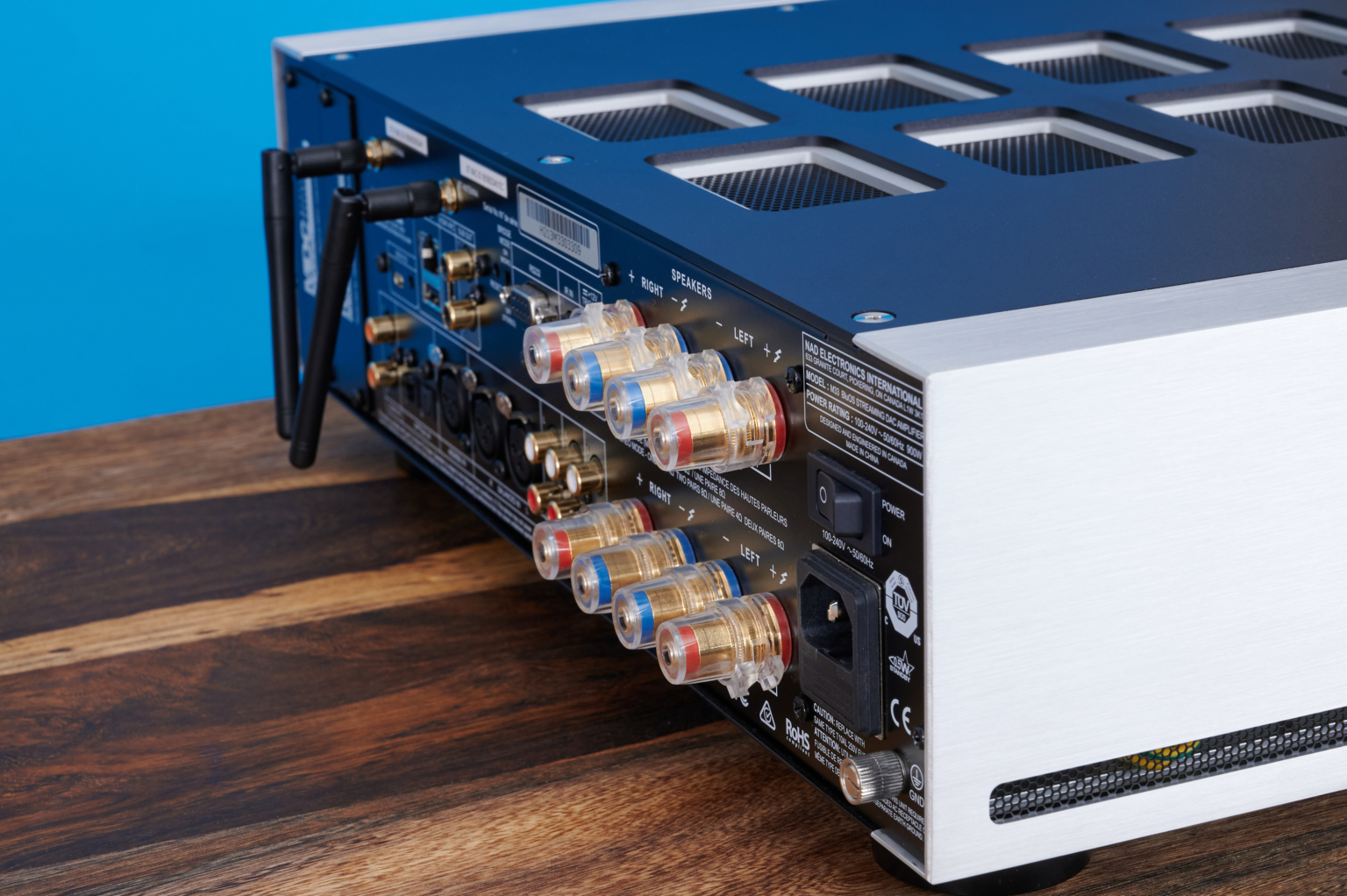 NAD M33 im Test – Präziser Klang und satte Ausstattung - HIFI.DE