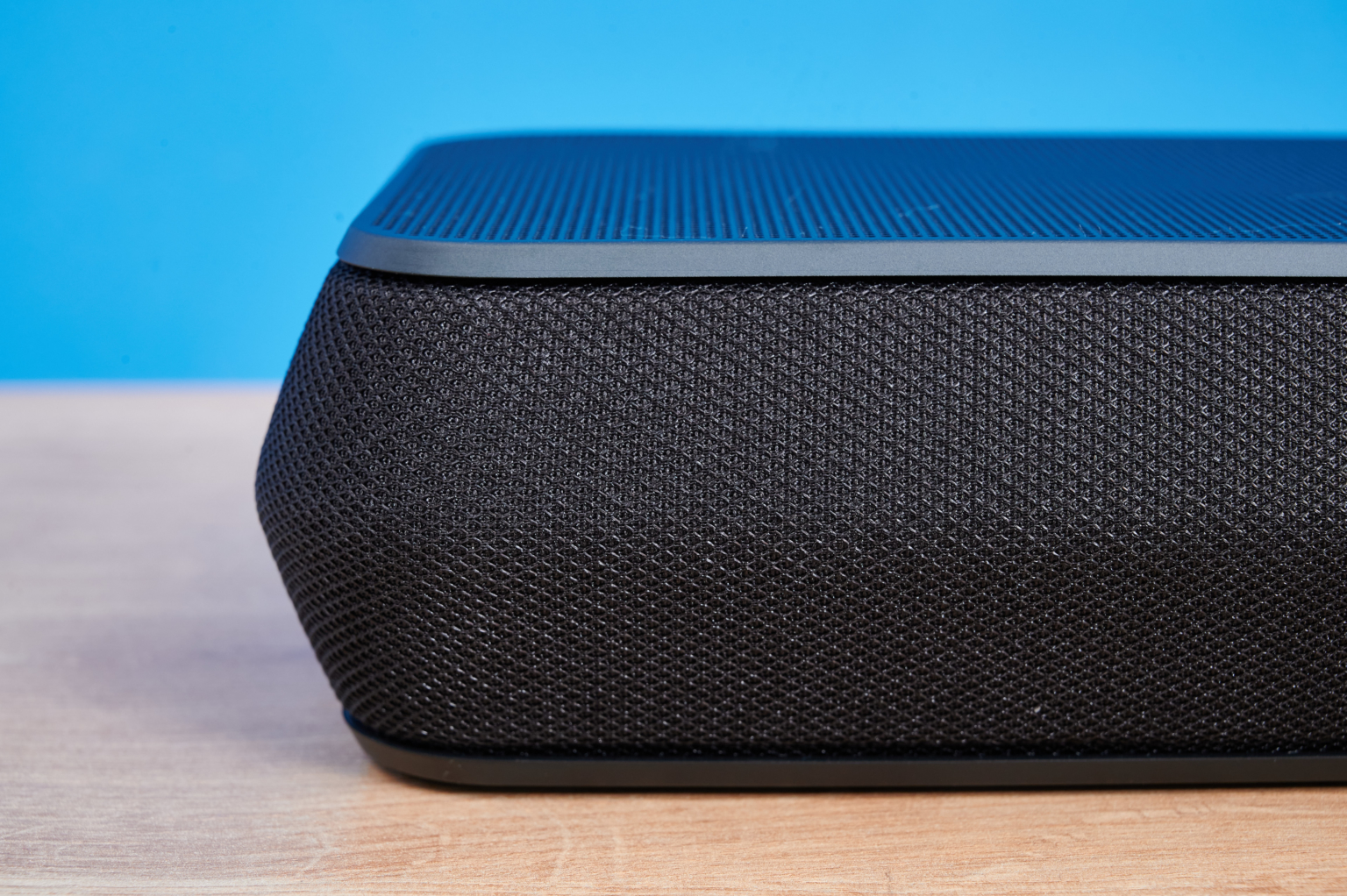 B&W Panorama 3 im Test: Erste Atmos-Soundbar von Bowers & Wilkins - HIFI.DE