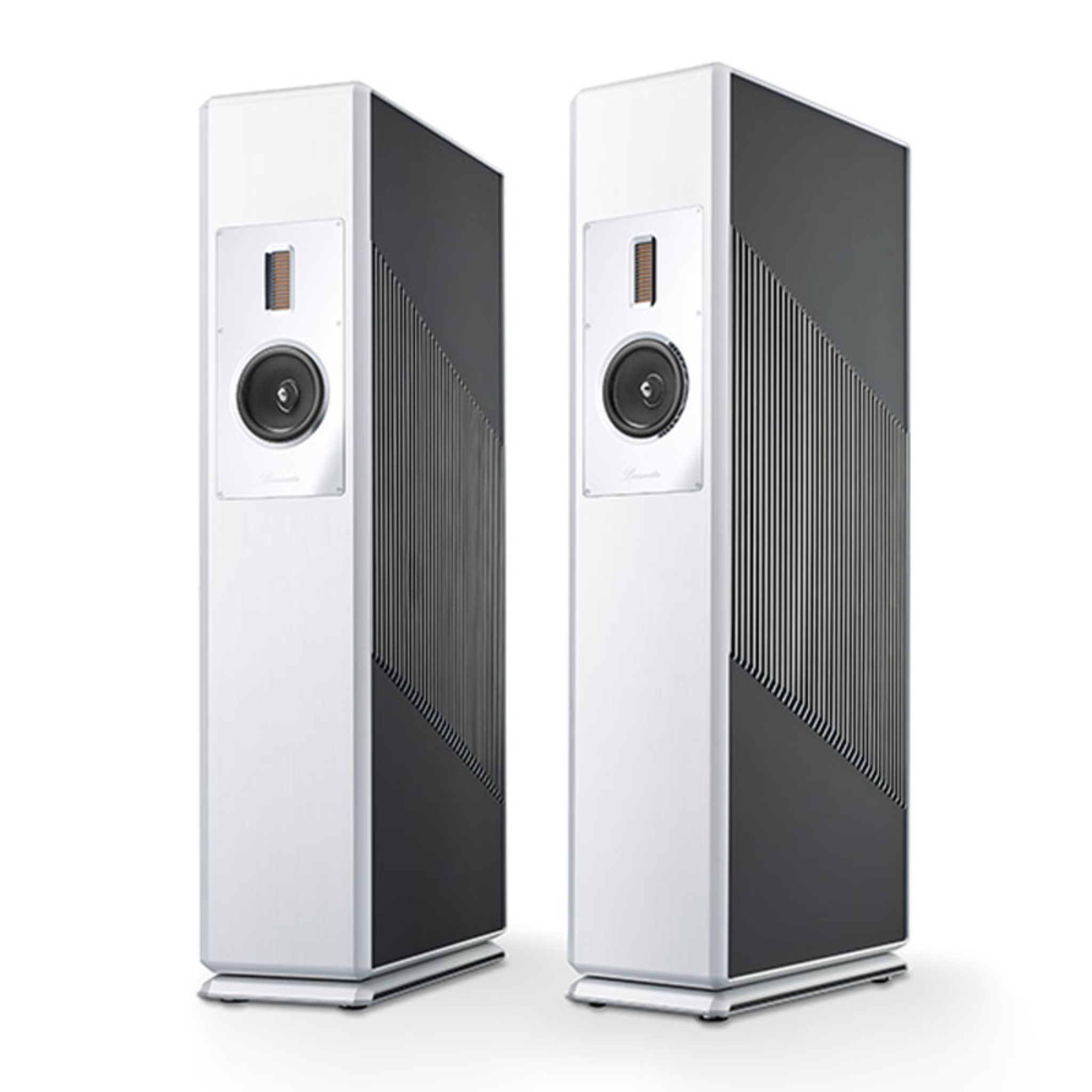 High End 2022: Burmester mit Endstufe 218 und Lautsprecher BC 150 - HIFI.DE