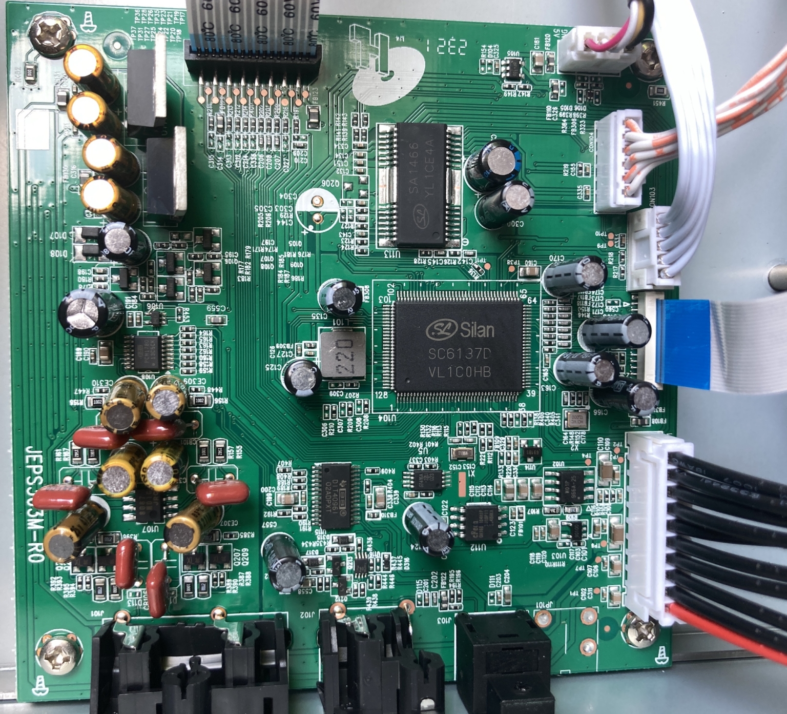 Yamaha CD-S303 im Test: Alles, was ein reiner CD-Player können muss ...