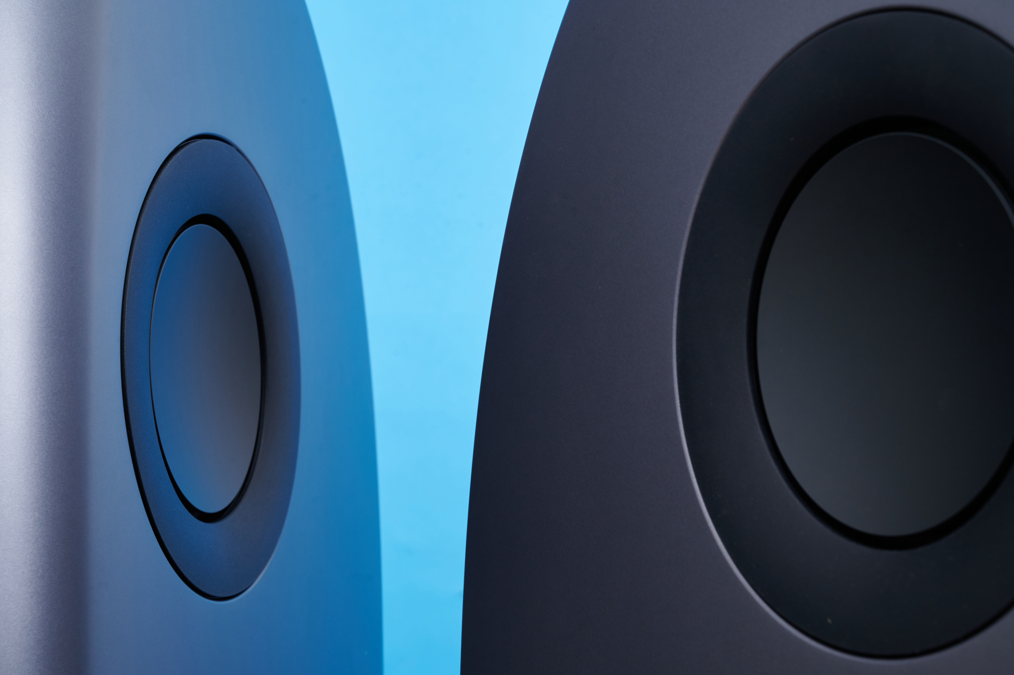KEF Blade Two Meta im Test: So klingt der schlanke Luxus-Speaker - HIFI.DE