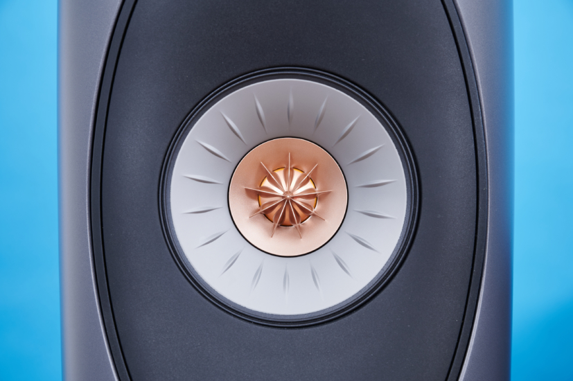 KEF Blade Two Meta im Test: So klingt der schlanke Luxus-Speaker - HIFI.DE