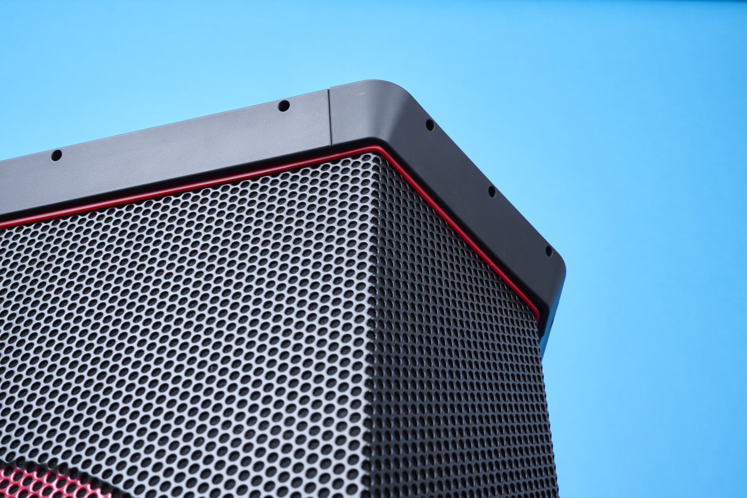 Teufel Rockster im Test: Der Panzer unter den Partyboxen - HIFI.DE