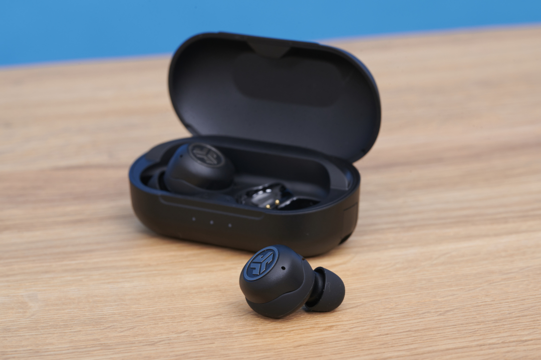 JLab JBuds Air Pro im Test: Basslastiger Klang für wenig Geld - HIFI.DE