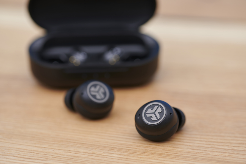 JLab JBuds Air Pro im Test: Basslastiger Klang für wenig Geld - HIFI.DE