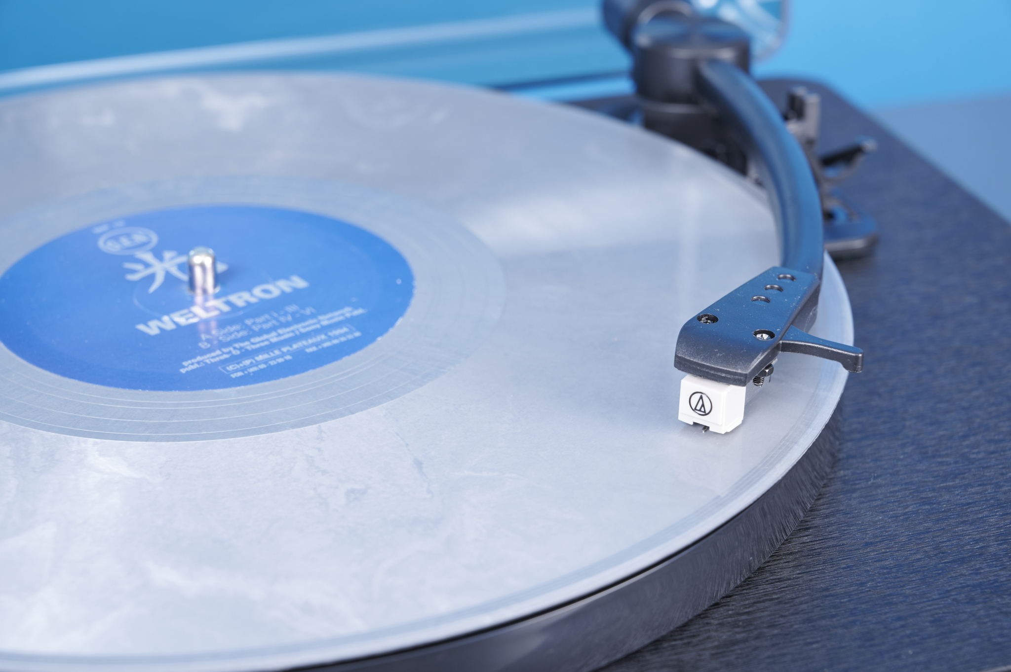 Lenco L-30BK im Test: Phono für Minimalisten - HIFI.DE