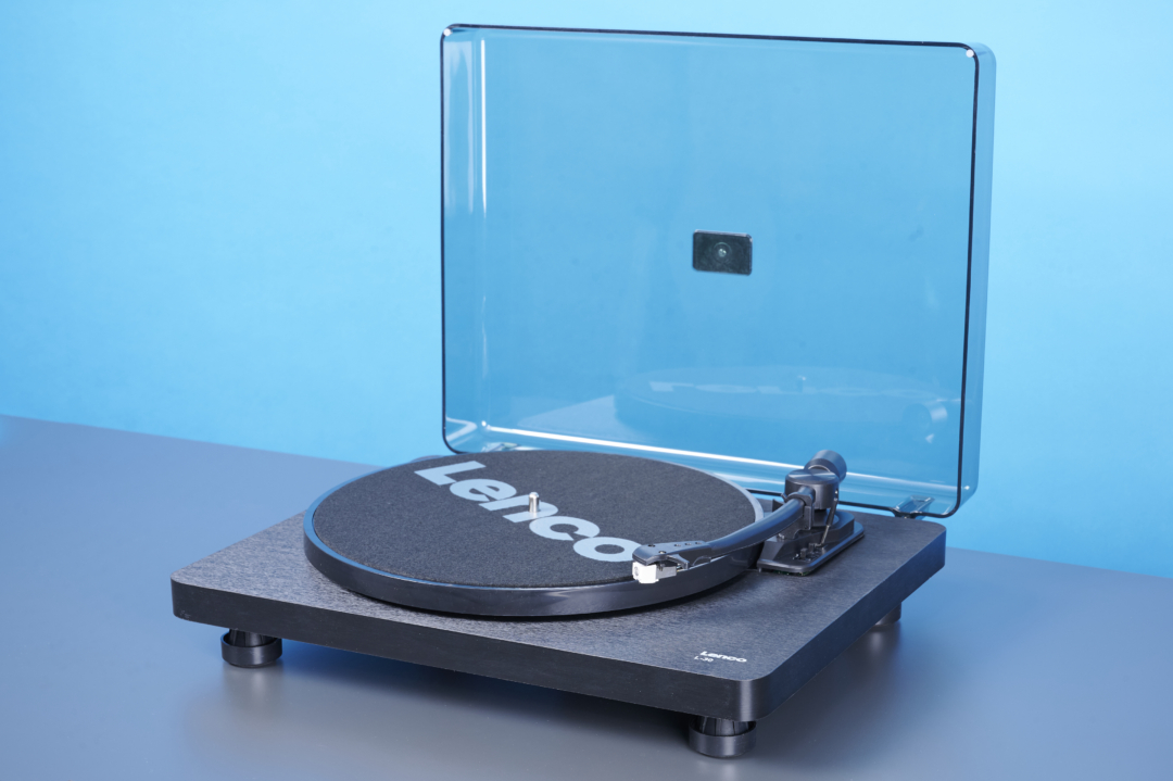 Lenco L-30BK im Test: Phono für Minimalisten - HIFI.DE