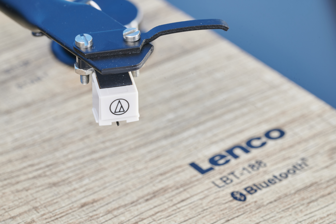Lenco LBT-188 im Test: Günstiger Alleskönner mit Bluetooth - HIFI.DE