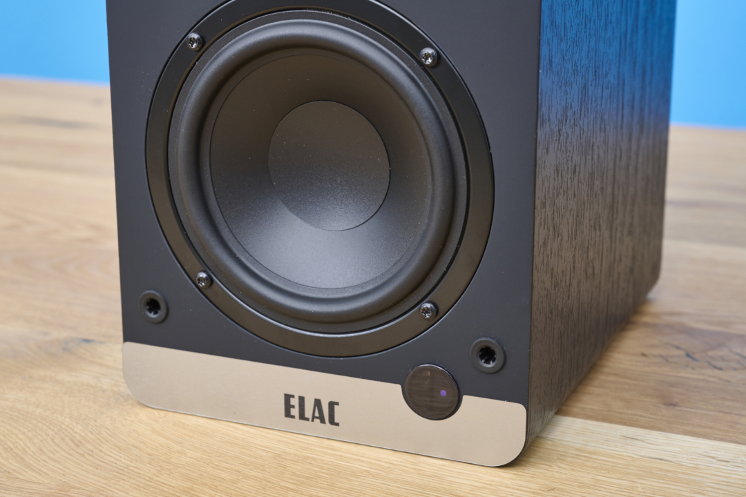 ELAC ConneX DCB41 im Test: Kleine Aktivbox für alle Quellen - HIFI.DE