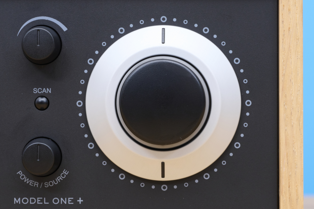 Tivoli Audio Model One+ im Test: Der Radio-Klassiker wird digital - HIFI.DE