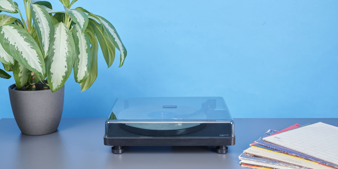 Der HIFI.DE Adventskalender: Plattenspieler Lenco L-30BK zu gewinnen ...