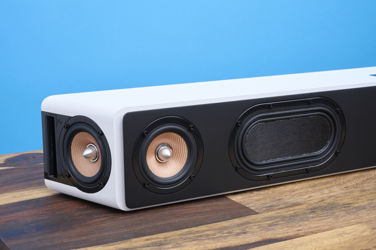 Teufel Cinebar Ultima im Test: Große Soundbar mit Lautsprecher-Genen ...