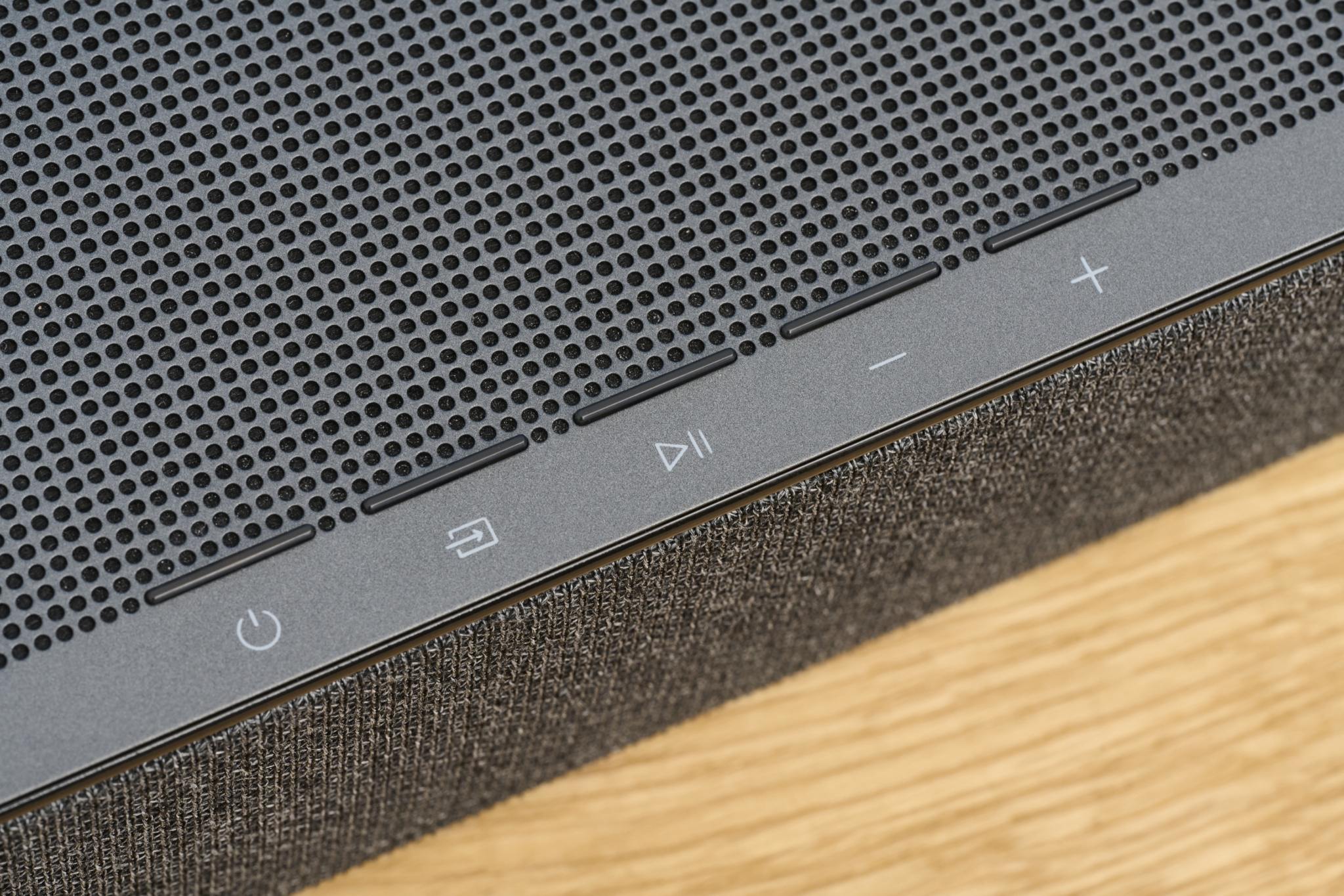 Loewe klang bar5 mr: Vernetzte Atmos-Soundbar im Test - HIFI.DE