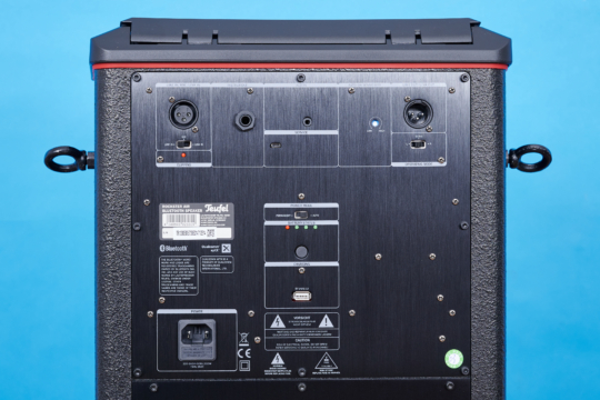 Teufel Rockster Air vs. JBL Partybox 310: Wer hat mehr Wumms? - HIFI.DE