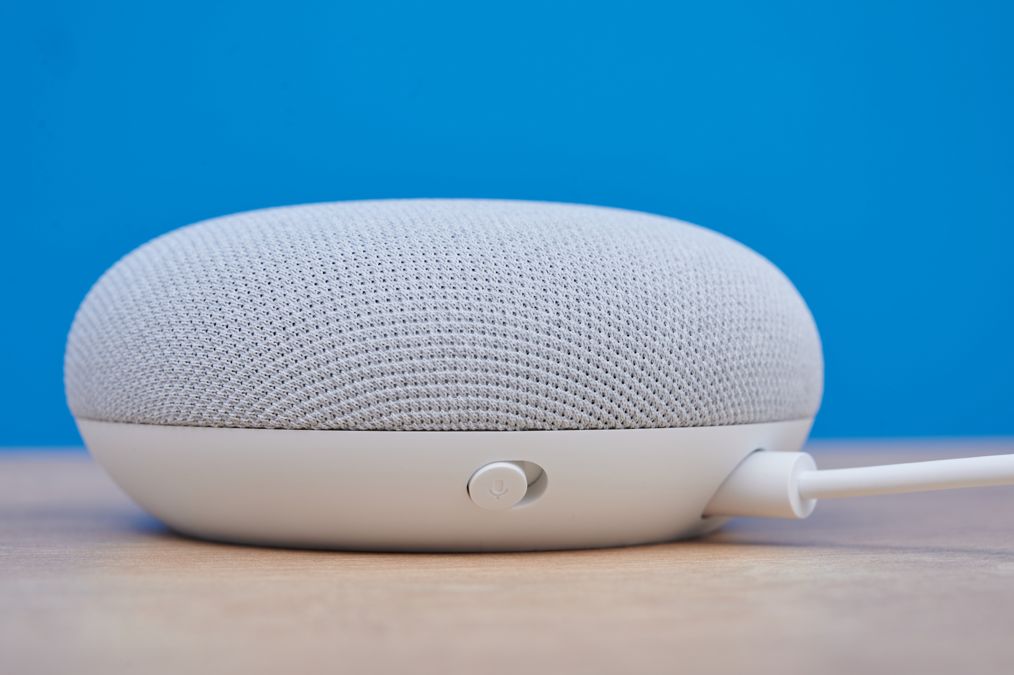 Google Nest Mini im Test: Besser als der Echo Dot? - HIFI.DE