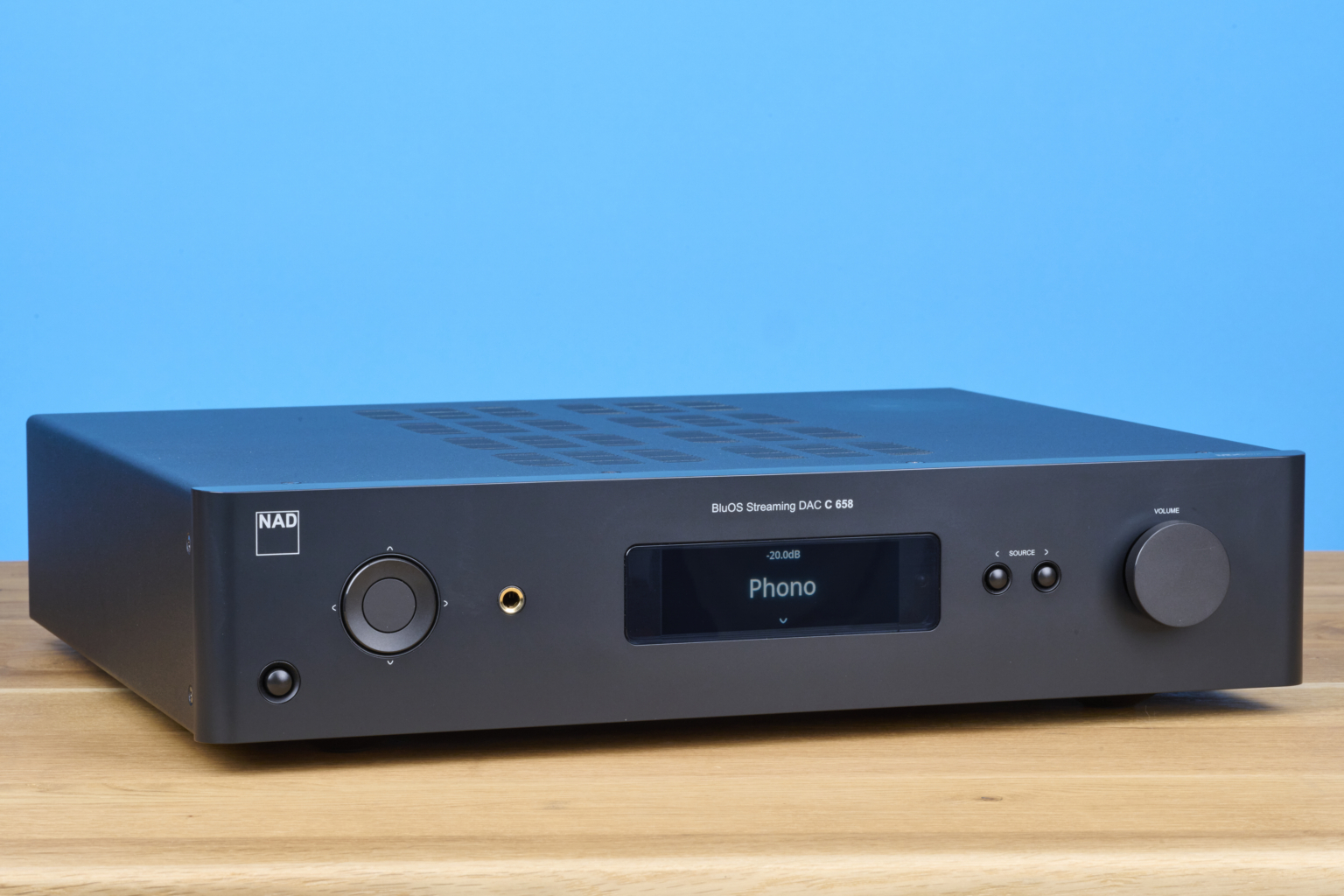 NAD C 658 im Test: Vorverstärker 2.0 - HIFI.DE
