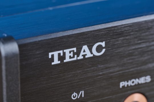 Teac AI-303 im Test: Mini-Amp mit Maxi-Ausstattung - HIFI.DE