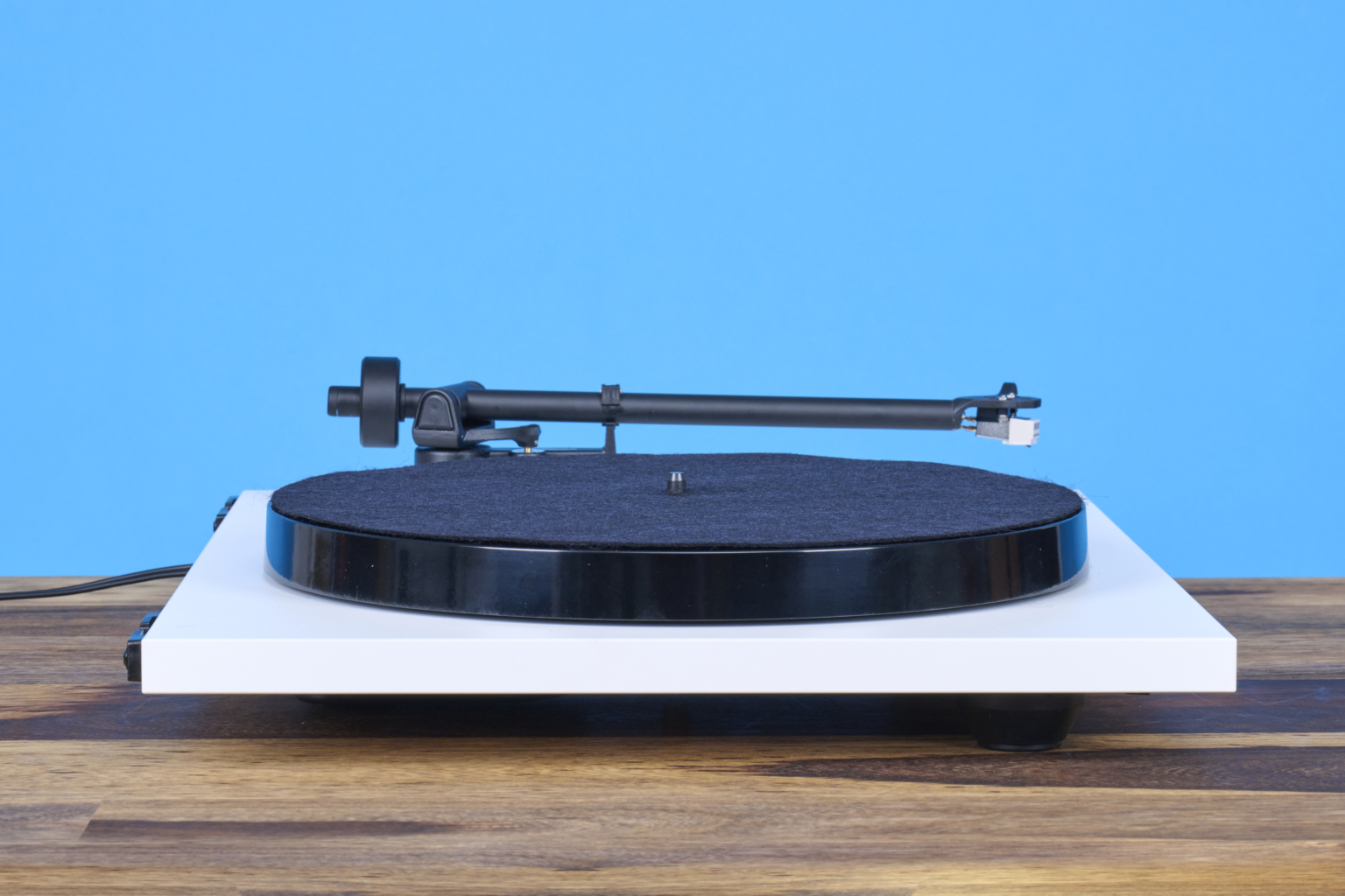 Rega Planar 1 im Test: Ernsthaft guter Einstiegs-Plattenspieler - HIFI.DE