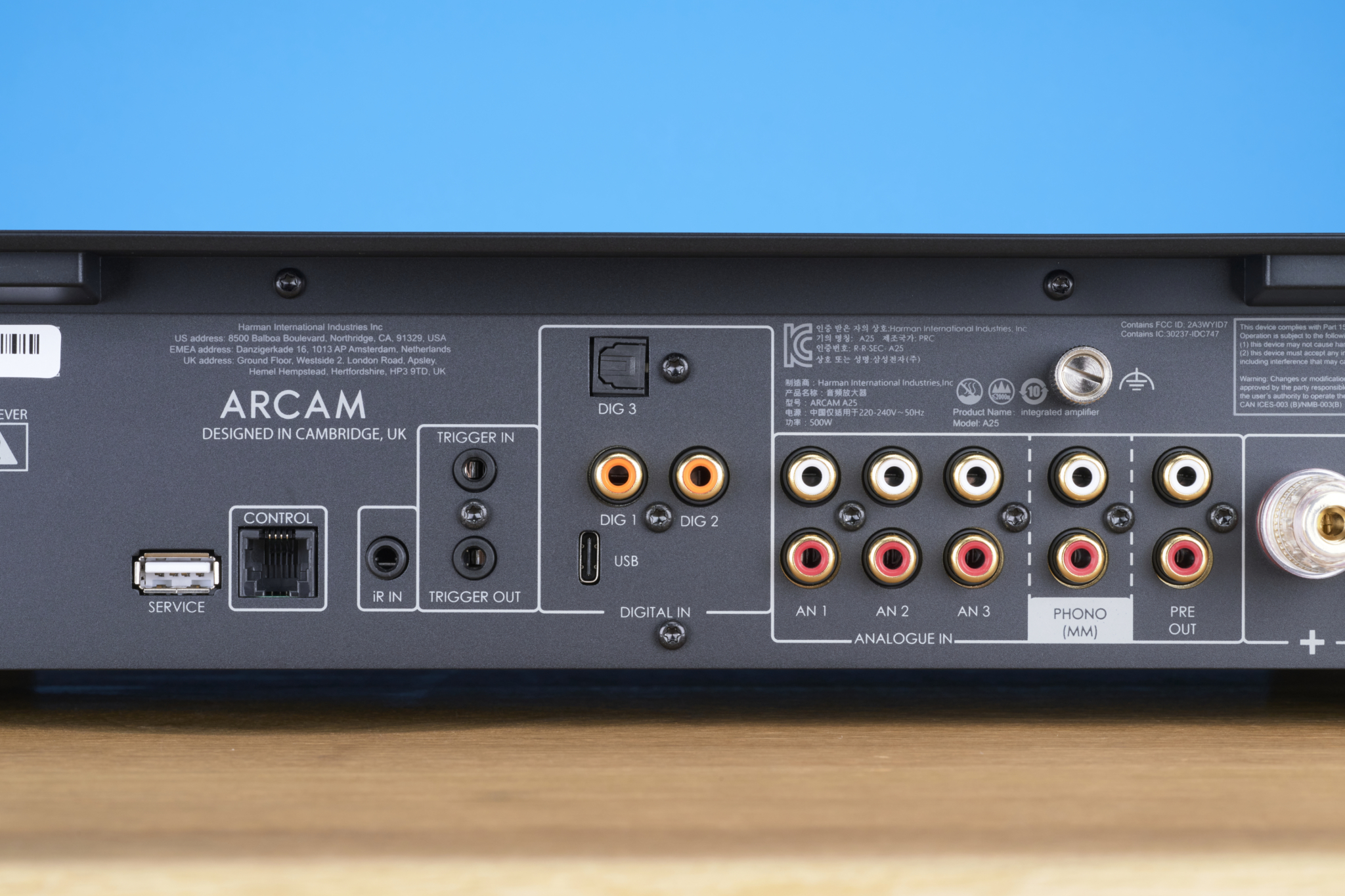 Arcam Radia A25 im Test: Eine Liebe auf den zweiten Blick - HIFI.DE