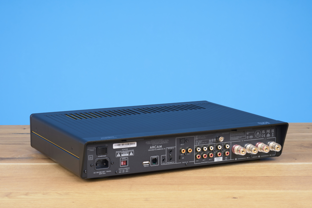 Arcam Radia A25 im Test: Eine Liebe auf den zweiten Blick - HIFI.DE