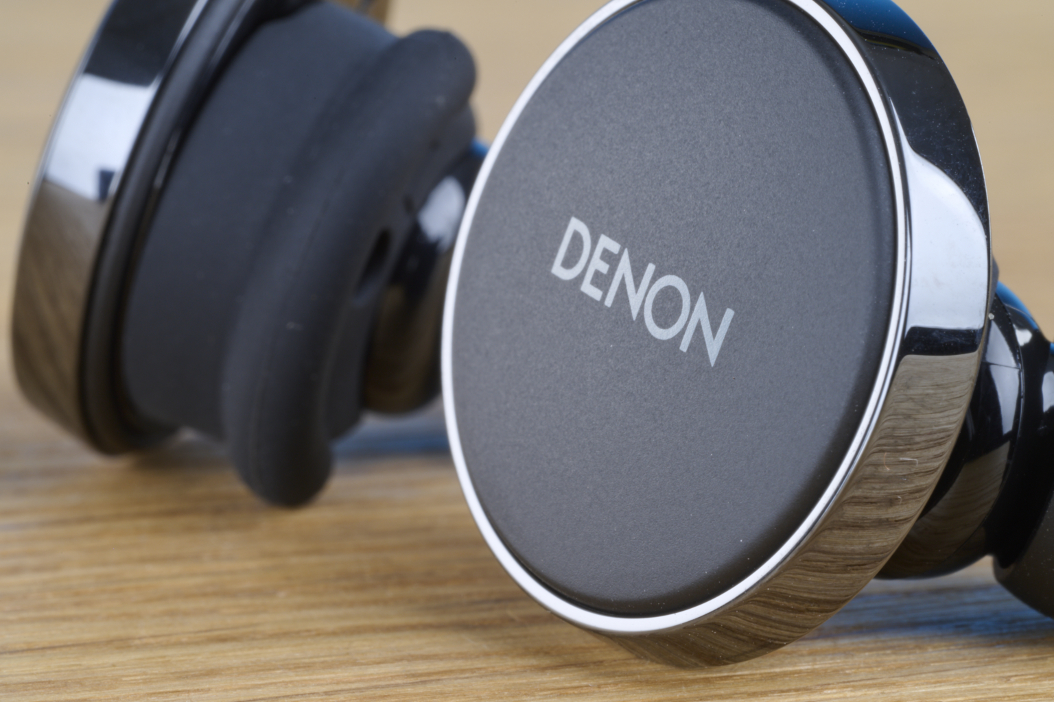 Denon PerL Pro im Test: Macht das Pro-Modell alles richtig? - HIFI.DE