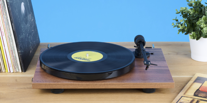 Pro-Ject E1 BT im Test: Erschwinglicher Bluetooth-Plattenspieler - HIFI.DE