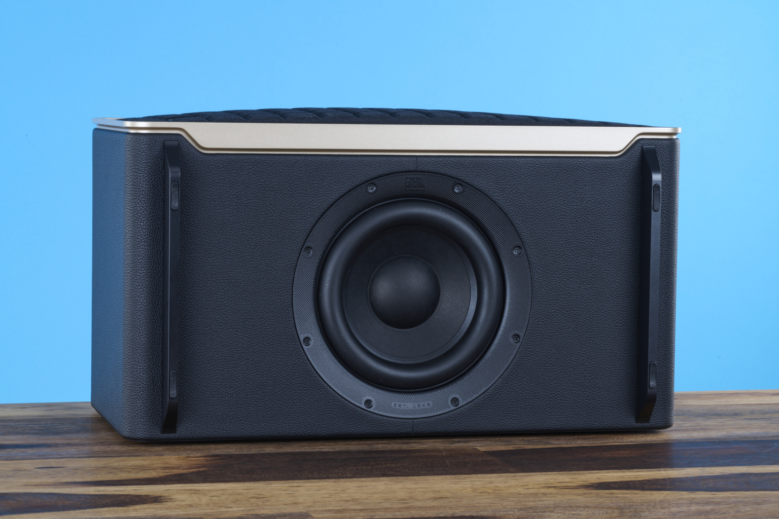JBL Authentics 500 im Test: Mit viel Klang zurück in die Zukunft - HIFI.DE
