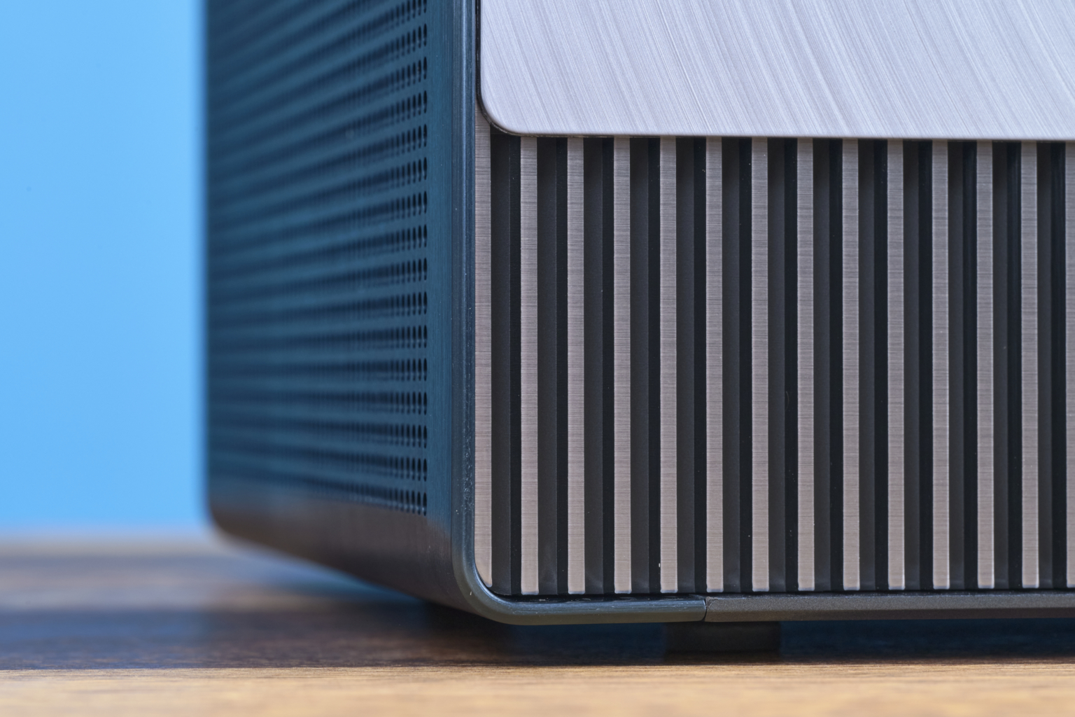 Hisense C1 im Test: Mini-Projektor beweist Größe - HIFI.DE