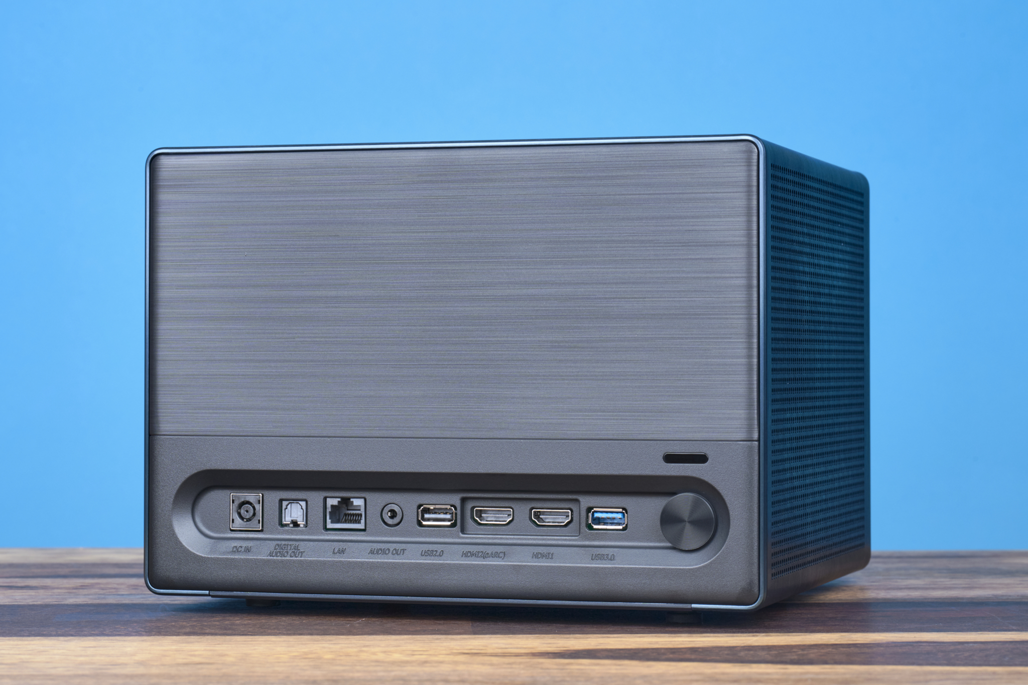 Hisense C1 im Test: Mini-Projektor beweist Größe - HIFI.DE