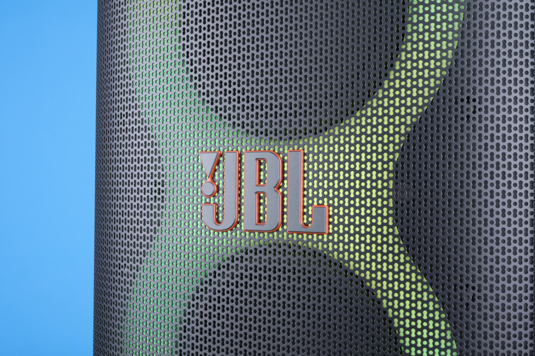 JBL Partybox Stage 320 im Test: Bunter Partybox-Allrounder - HIFI.DE