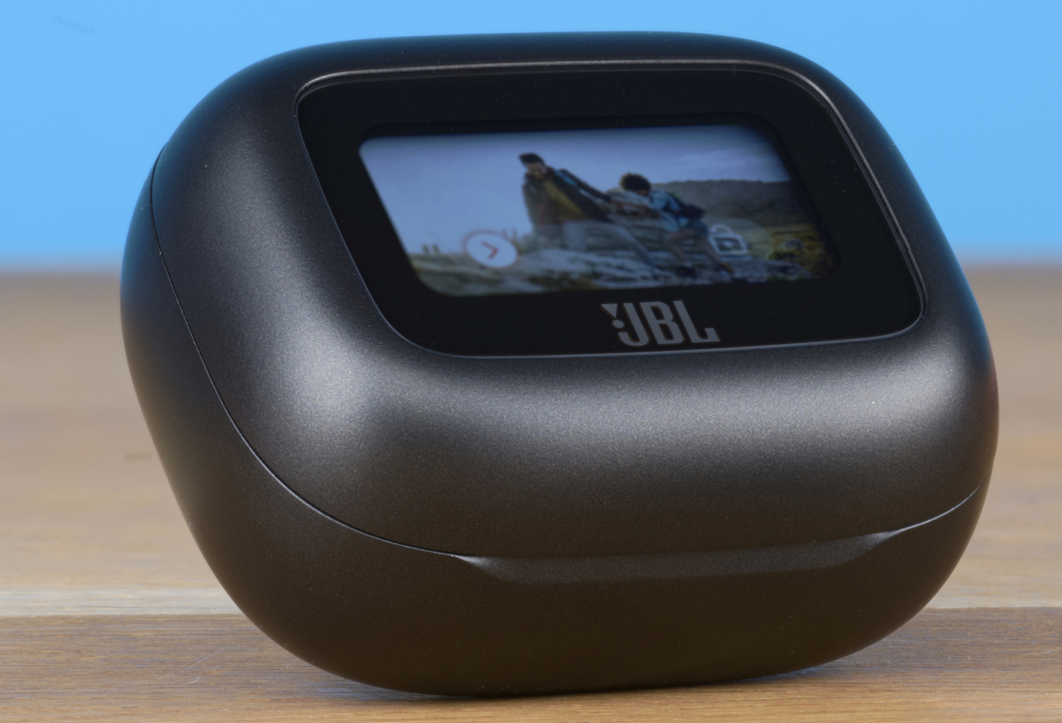 JBL Live Flex 3 im Test: Überraschend gute In-Ears mit Display-Case ...