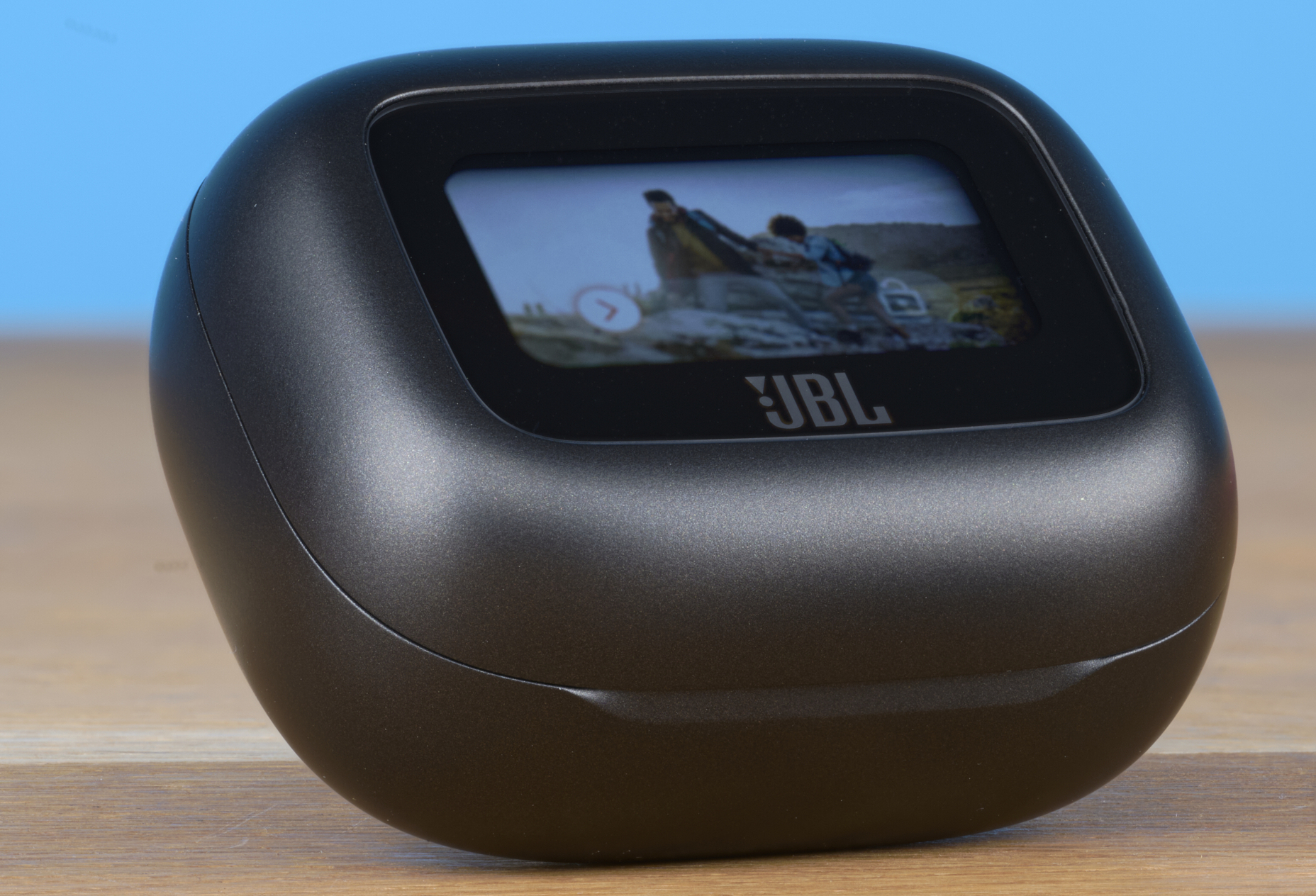 JBL Live Flex 3 im Test: Überraschend gute In-Ears mit Display-Case ...