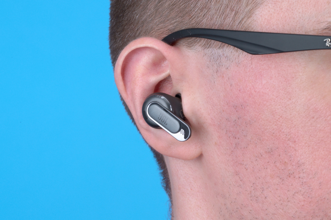 JBL Tour Pro 3 im Test: Kopfhörer und smarter Handy-Zusatz - HIFI.DE