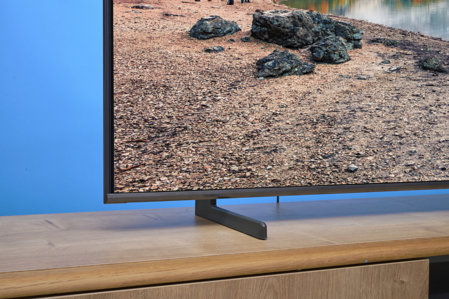 Samsung Q60D im Test - so gut ist der schlanke Einstiegs-QLED! - HIFI.DE