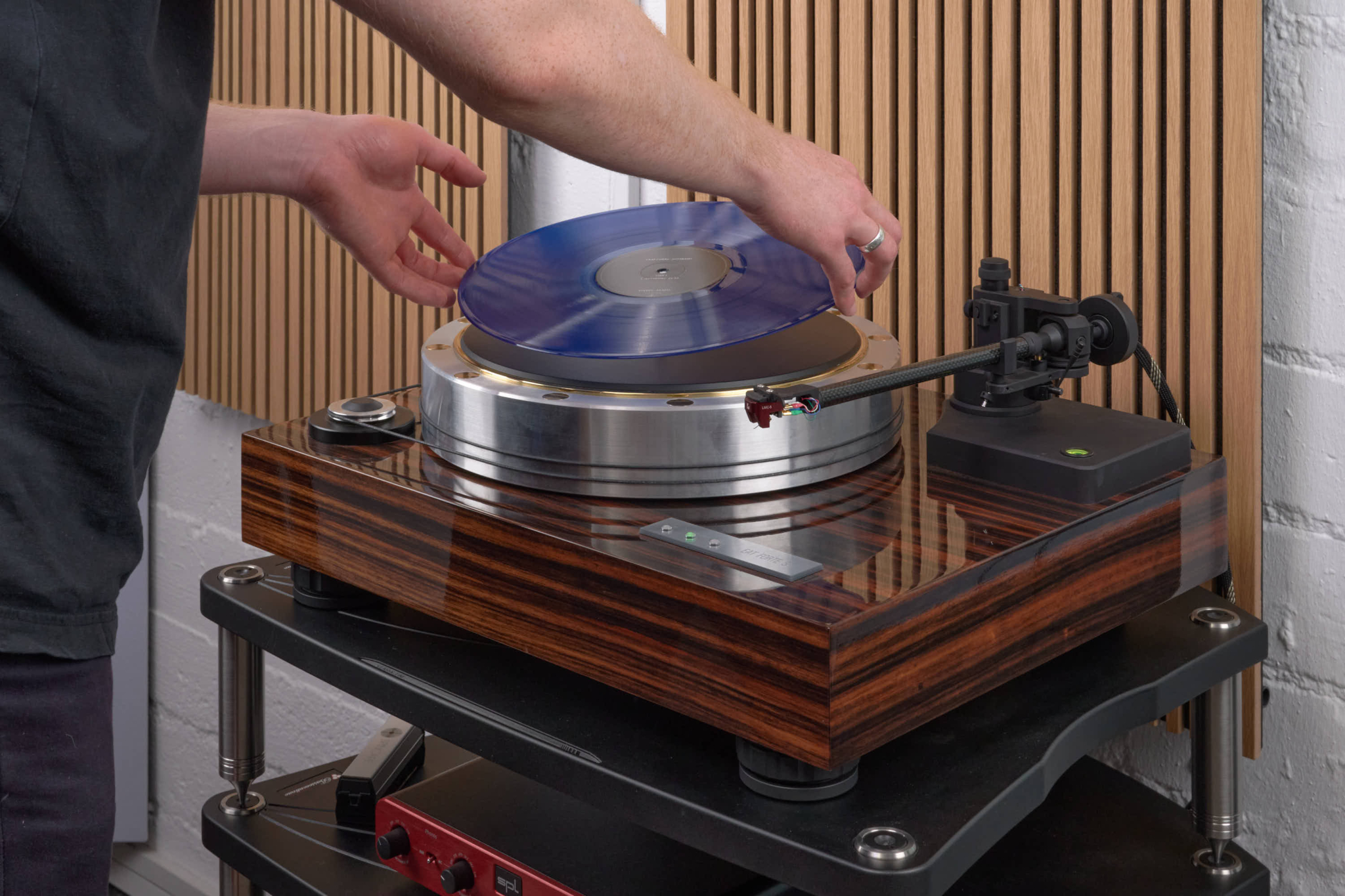 EAT Fortissimo S im Test: Der Sound, der aus der Masse kommt - HIFI.DE