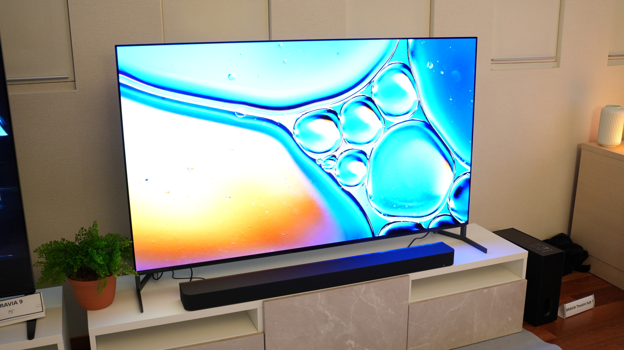 Sony hat uns die TV-Neuheiten für 2025 gezeigt – und den Sony Bravia 8 ...