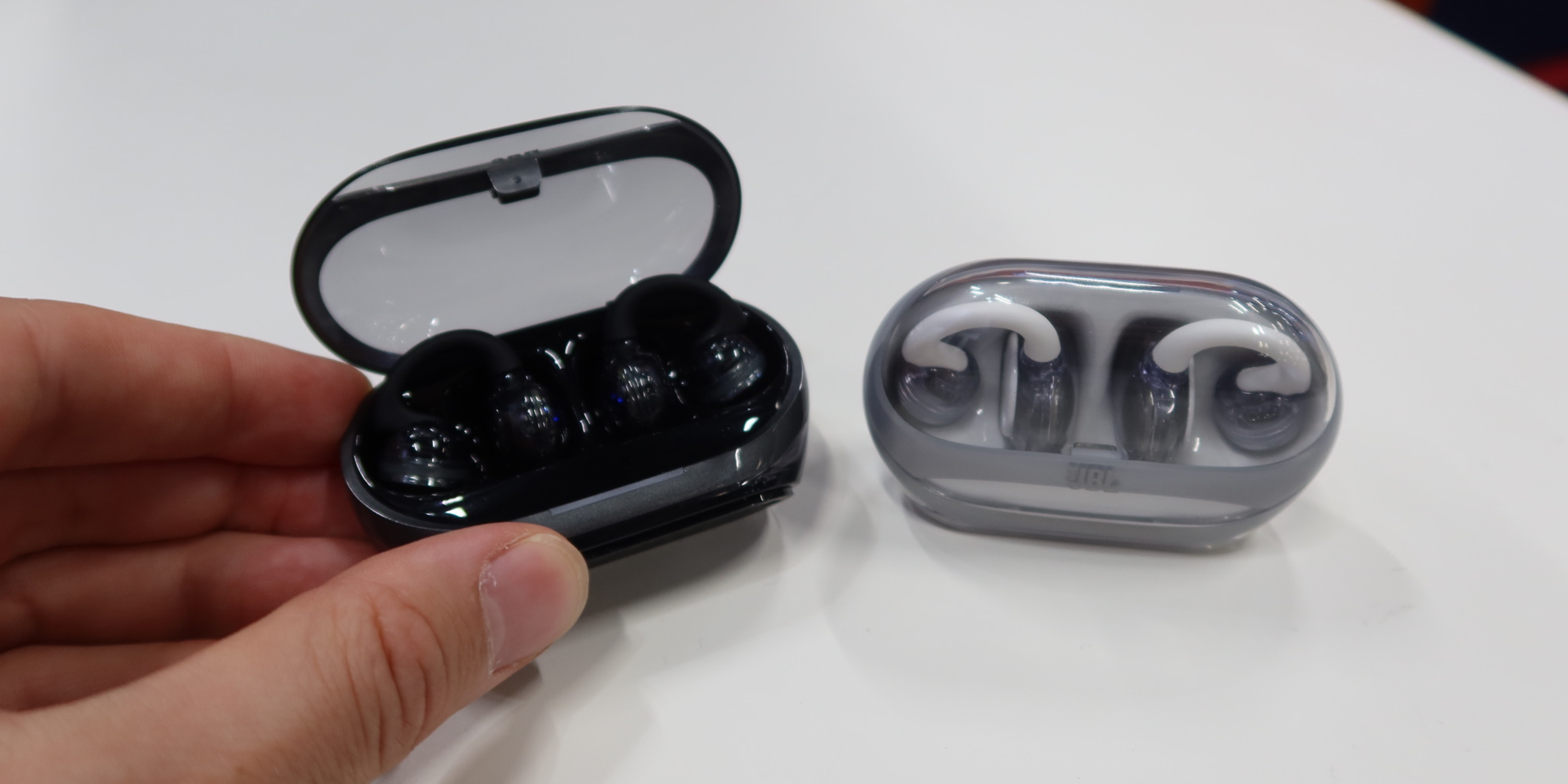 JBL zeigt zwei neue Open-Ears auf der Gamescom: Transparentes Design ...