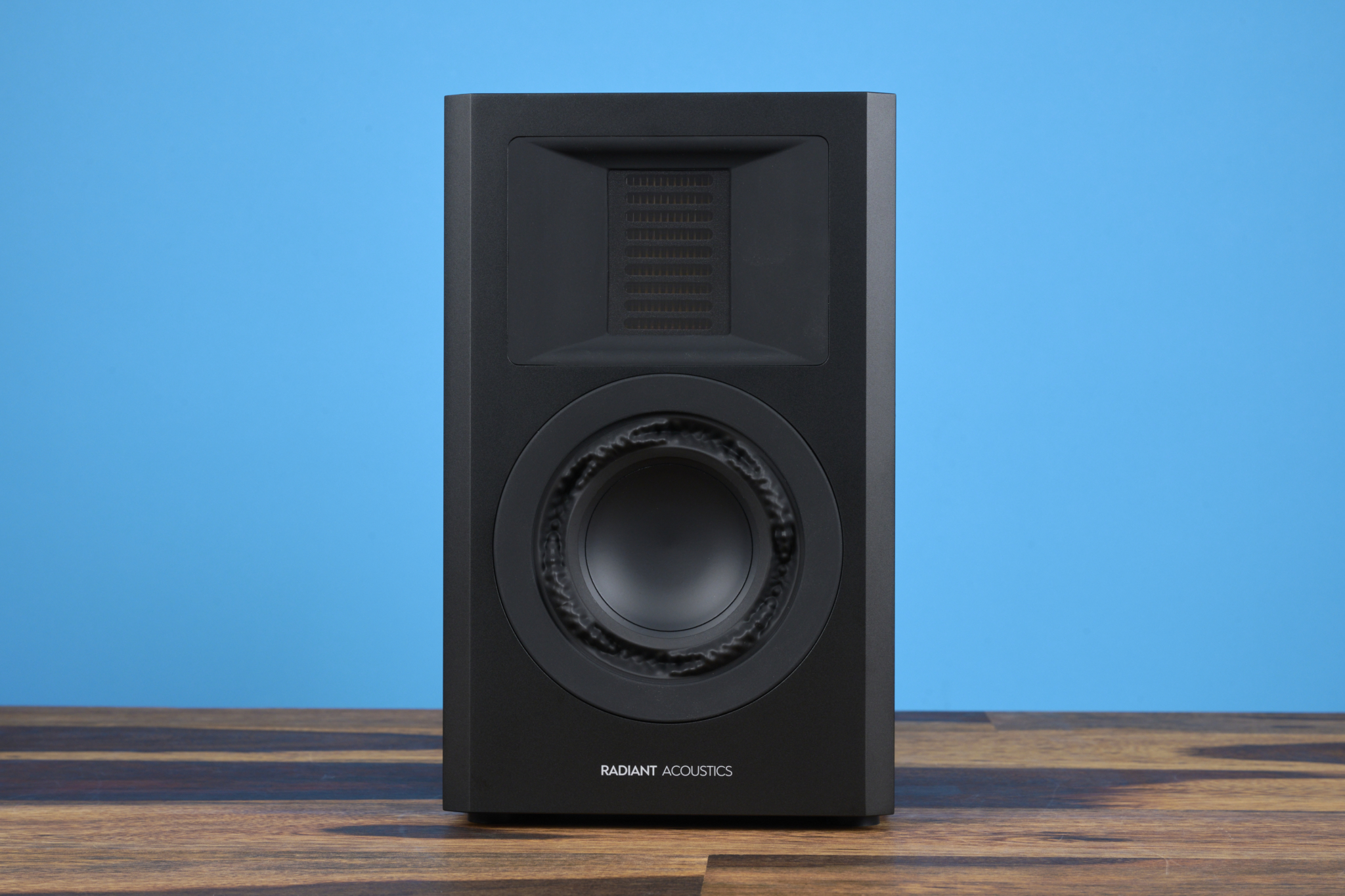 Radiant Acoustics Clarity 4.2 im Test: Kleine Box, die Berge versetzt ...